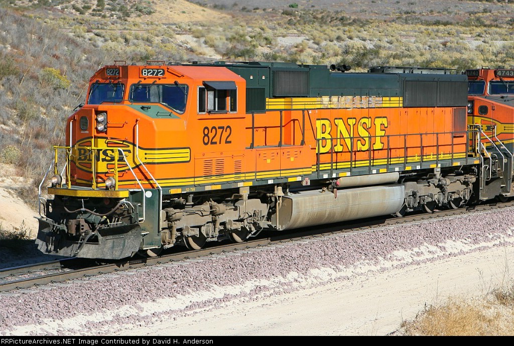 BNSF 8272
